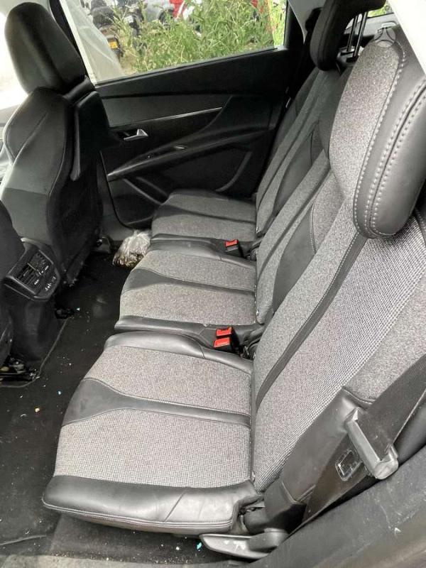 Grey Peugeot 5008 2017 in Taurage, with an engine capacity of 1.20 L and mileage of 107 thousand km for 5200 €, photo 10 on AUTOMOTO.COM.LV