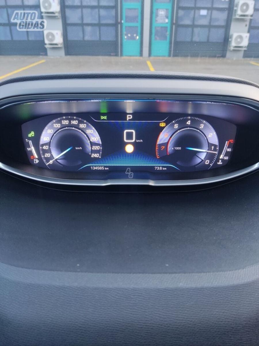 Pelēks Peugeot 5008 2017 Viļņa, ar dzinēja tilpumu 1.20 L un nobraukumu 135 tūkst. km par 10700 €, foto 20 vietnē AUTOMOTO.COM.LV