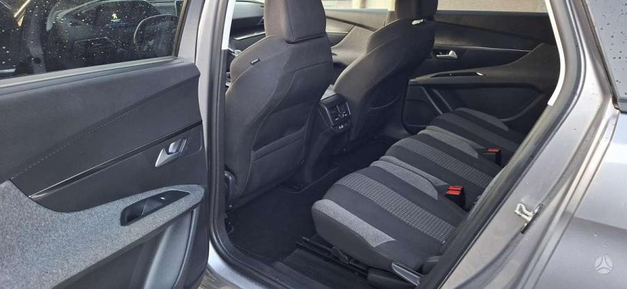 Grey Peugeot 5008 2017 in Kursenai, with an engine capacity of 1.60 L and mileage of 224 thousand km for 11999 €, photo 8 on AUTOMOTO.COM.LV