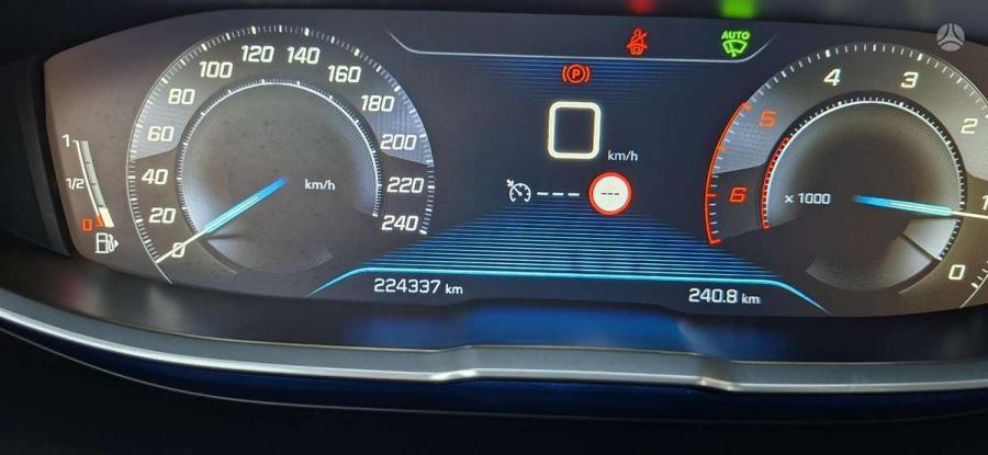 Grey Peugeot 5008 2017 in Kursenai, with an engine capacity of 1.60 L and mileage of 224 thousand km for 11999 €, photo 18 on AUTOMOTO.COM.LV