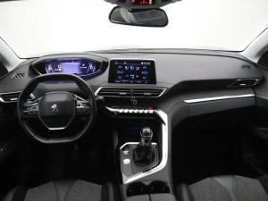 Grey Peugeot 5008 2018 in Vilnius, with an engine capacity of 1.20 L and mileage of 199 thousand km for 12499 €, photo 3 on AUTOMOTO.COM.LV