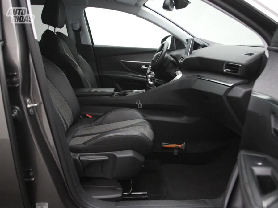 Grey Peugeot 5008 2018 in Vilnius, with an engine capacity of 1.20 L and mileage of 199 thousand km for 12499 €, photo 15 on AUTOMOTO.COM.LV