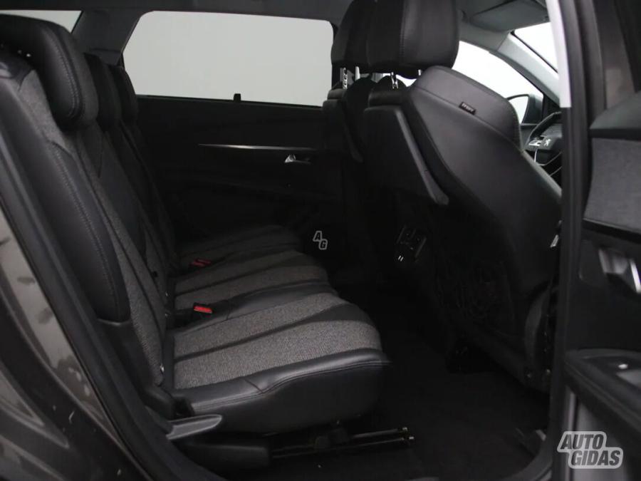 Grey Peugeot 5008 2018 in Vilnius, with an engine capacity of 1.20 L and mileage of 199 thousand km for 12499 €, photo 16 on AUTOMOTO.COM.LV
