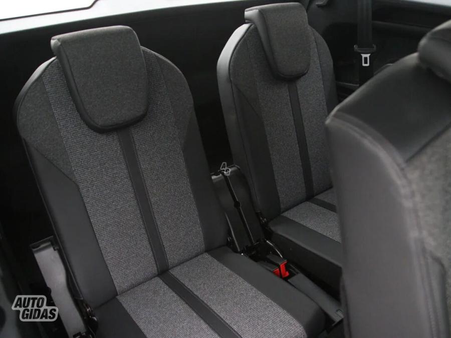 Grey Peugeot 5008 2018 in Vilnius, with an engine capacity of 1.20 L and mileage of 199 thousand km for 12499 €, photo 17 on AUTOMOTO.COM.LV