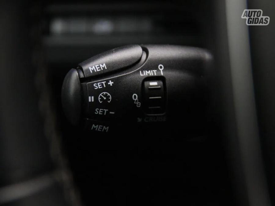 Grey Peugeot 5008 2018 in Vilnius, with an engine capacity of 1.20 L and mileage of 199 thousand km for 12499 €, photo 32 on AUTOMOTO.COM.LV