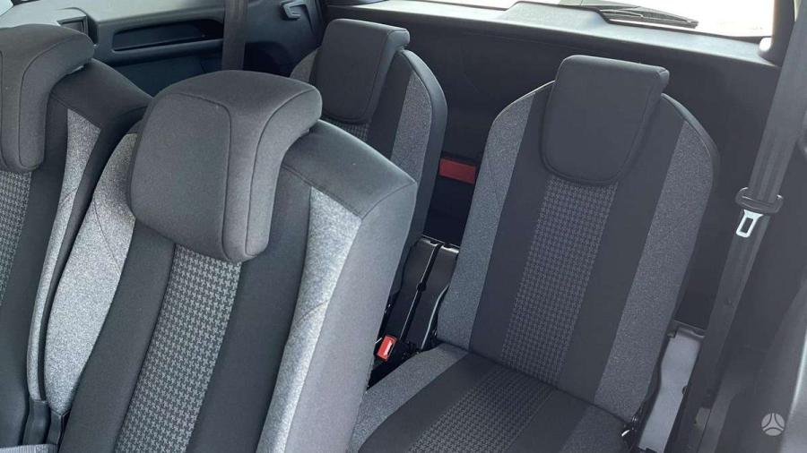 Grey Peugeot 5008 2018 in Marijampole, with an engine capacity of 1.50 L and mileage of 189 thousand km for 10990 €, photo 21 on AUTOMOTO.COM.LV