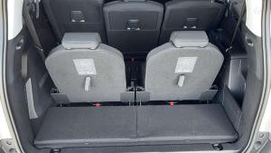Grey Peugeot 5008 2018 in Marijampole, with an engine capacity of 1.50 L and mileage of 189 thousand km for 10990 €, photo 22 on AUTOMOTO.COM.LV