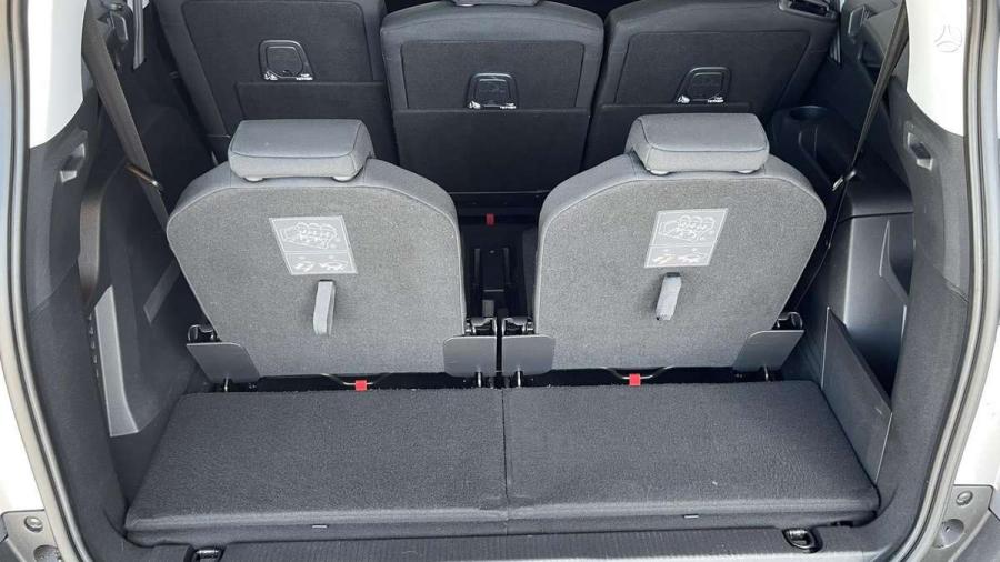 Grey Peugeot 5008 2018 in Marijampole, with an engine capacity of 1.50 L and mileage of 189 thousand km for 10990 €, photo 22 on AUTOMOTO.COM.LV
