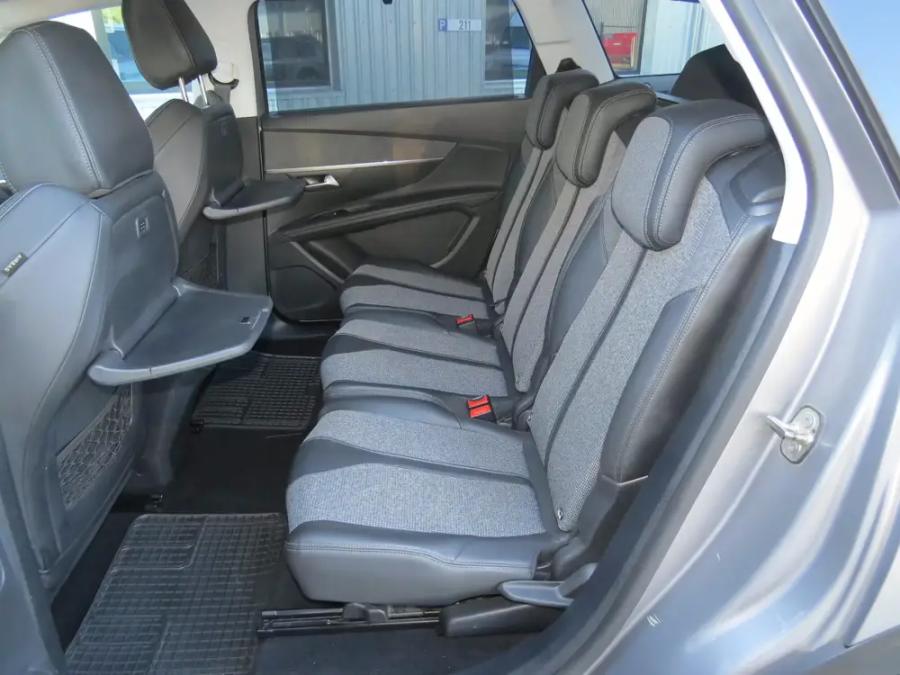 Pelēks Peugeot 5008 2018 Rīga, ar dzinēja tilpumu 1.50 L un nobraukumu 290 tūkst. km par 11590 €, foto 10 vietnē AUTOMOTO.COM.LV