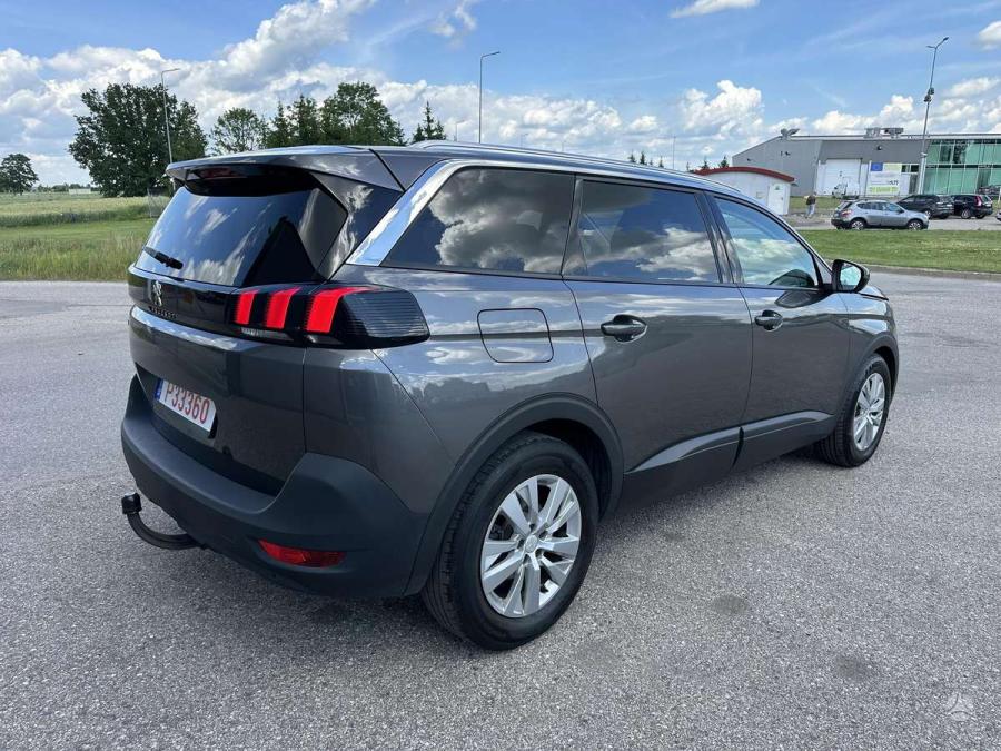 Grey Peugeot 5008 2018 in Marijampole, with an engine capacity of 1.20 L and mileage of 222 thousand km for 8950 €, photo 4 on AUTOMOTO.COM.LV