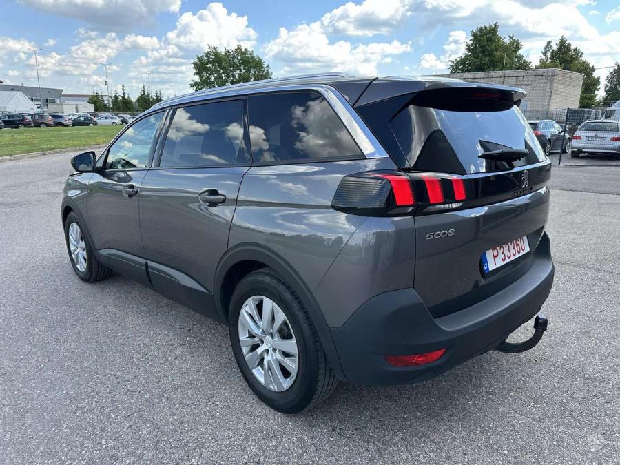 Grey Peugeot 5008 2018 in Marijampole, with an engine capacity of 1.20 L and mileage of 222 thousand km for 8950 €, photo 5 on AUTOMOTO.COM.LV