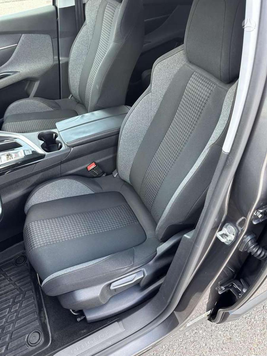 Grey Peugeot 5008 2018 in Marijampole, with an engine capacity of 1.20 L and mileage of 222 thousand km for 8950 €, photo 8 on AUTOMOTO.COM.LV