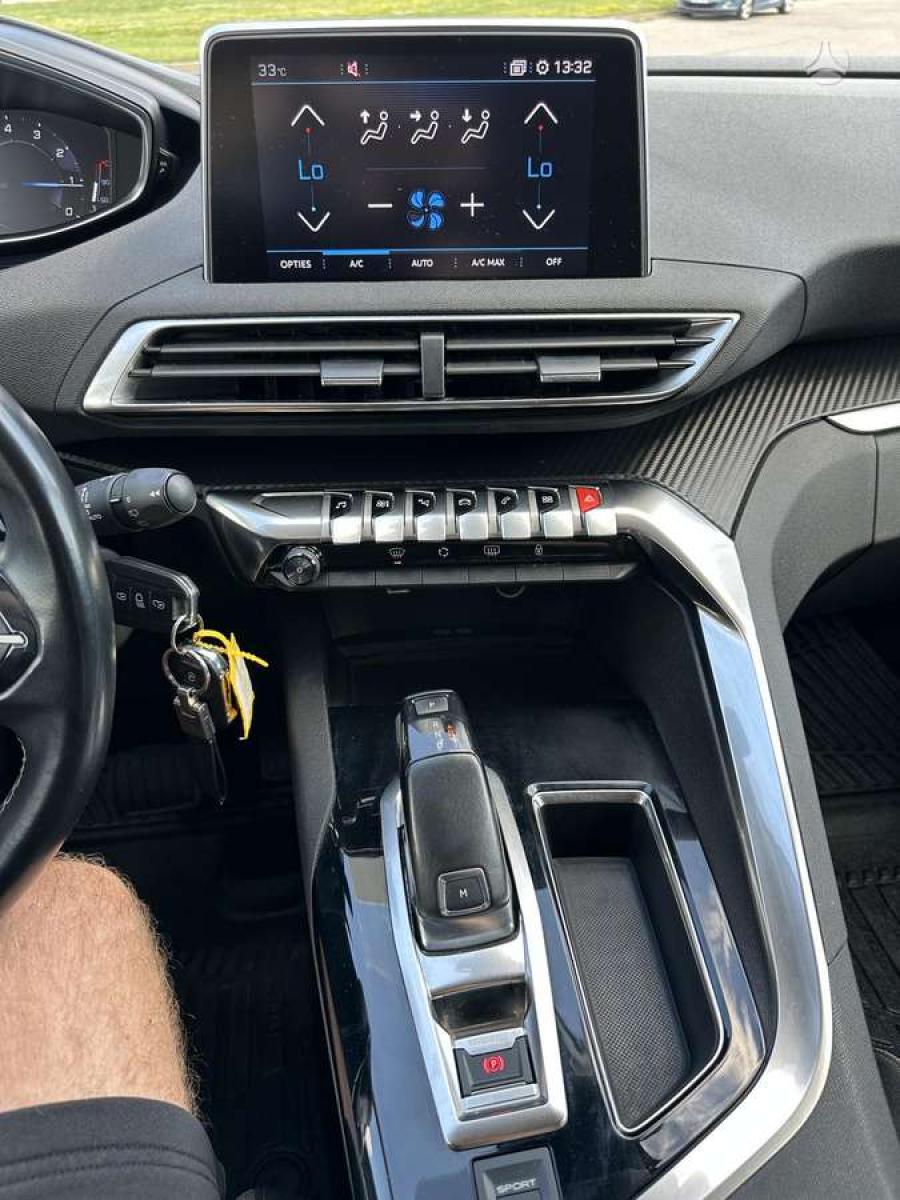 Grey Peugeot 5008 2018 in Marijampole, with an engine capacity of 1.20 L and mileage of 222 thousand km for 8950 €, photo 9 on AUTOMOTO.COM.LV