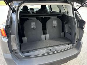Grey Peugeot 5008 2018 in Marijampole, with an engine capacity of 1.20 L and mileage of 222 thousand km for 8950 €, photo 12 on AUTOMOTO.COM.LV