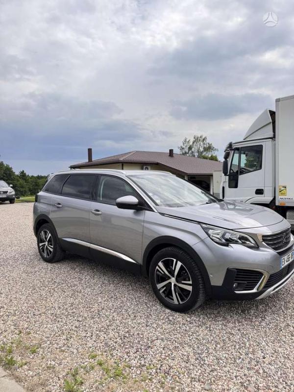 Grey Peugeot 5008 2018 in Vilnius, with an engine capacity of 1.20 L and mileage of 155 thousand km for 9350 €, photo 1 on AUTOMOTO.COM.LV