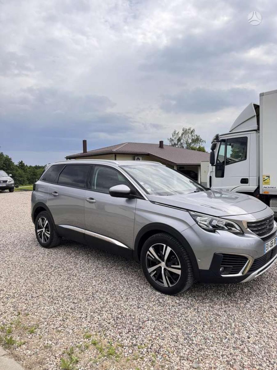 Grey Peugeot 5008 2018 in Vilnius, with an engine capacity of 1.20 L and mileage of 155 thousand km for 9350 €, photo 1 on AUTOMOTO.COM.LV
