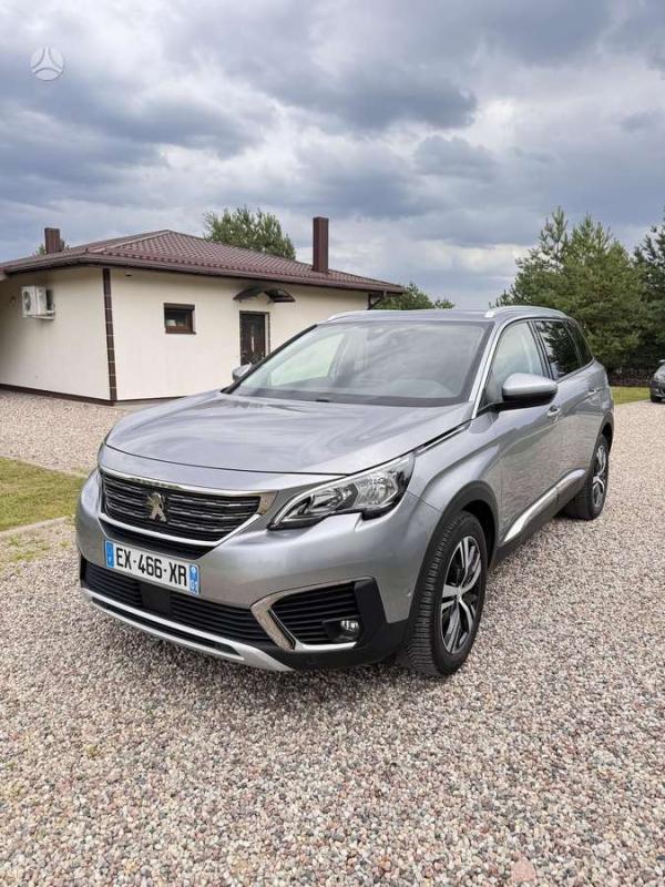 Grey Peugeot 5008 2018 in Vilnius, with an engine capacity of 1.20 L and mileage of 155 thousand km for 9350 €, photo 3 on AUTOMOTO.COM.LV