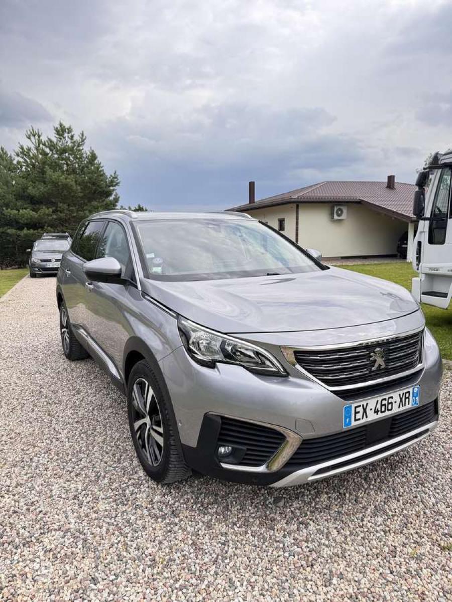 Grey Peugeot 5008 2018 in Vilnius, with an engine capacity of 1.20 L and mileage of 155 thousand km for 9350 €, photo 6 on AUTOMOTO.COM.LV