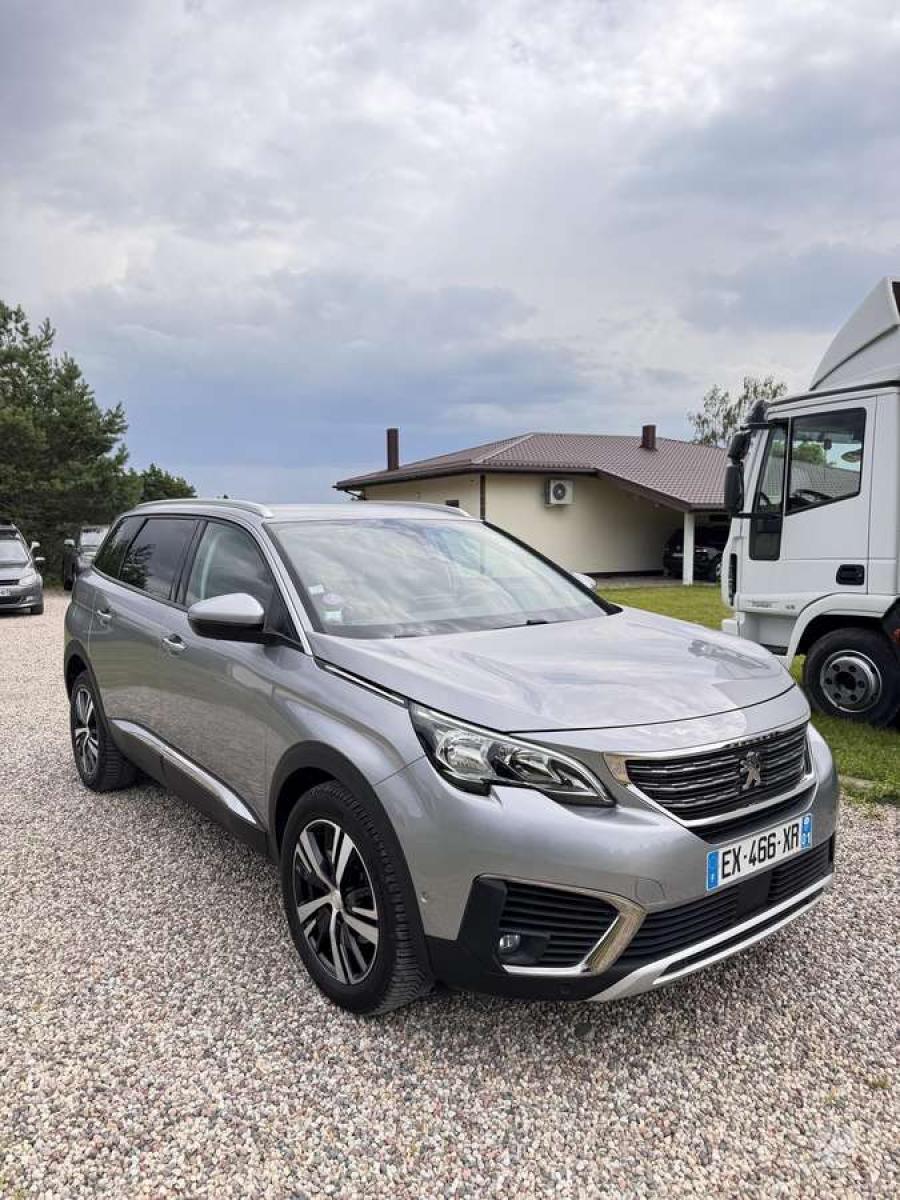 Grey Peugeot 5008 2018 in Vilnius, with an engine capacity of 1.20 L and mileage of 155 thousand km for 9350 €, photo 7 on AUTOMOTO.COM.LV