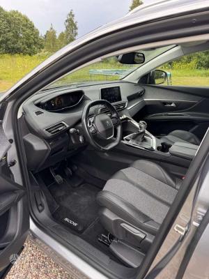 Grey Peugeot 5008 2018 in Vilnius, with an engine capacity of 1.20 L and mileage of 155 thousand km for 9350 €, photo 17 on AUTOMOTO.COM.LV