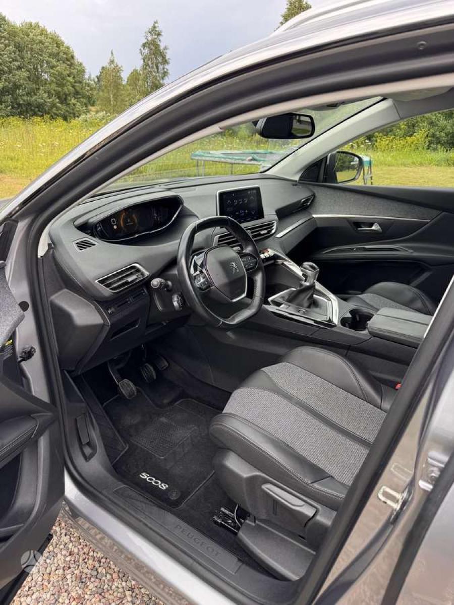 Grey Peugeot 5008 2018 in Vilnius, with an engine capacity of 1.20 L and mileage of 155 thousand km for 9350 €, photo 17 on AUTOMOTO.COM.LV