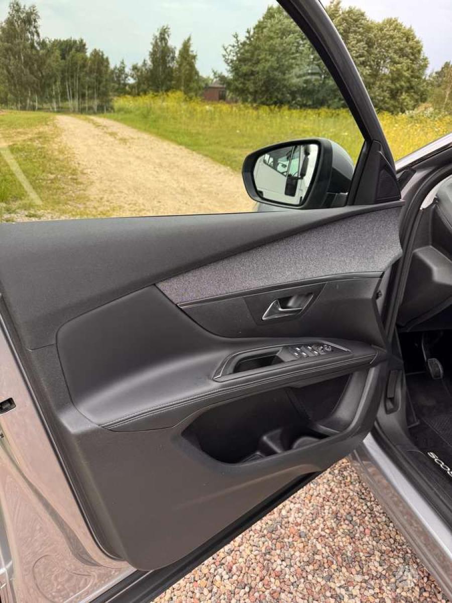 Grey Peugeot 5008 2018 in Vilnius, with an engine capacity of 1.20 L and mileage of 155 thousand km for 9350 €, photo 18 on AUTOMOTO.COM.LV