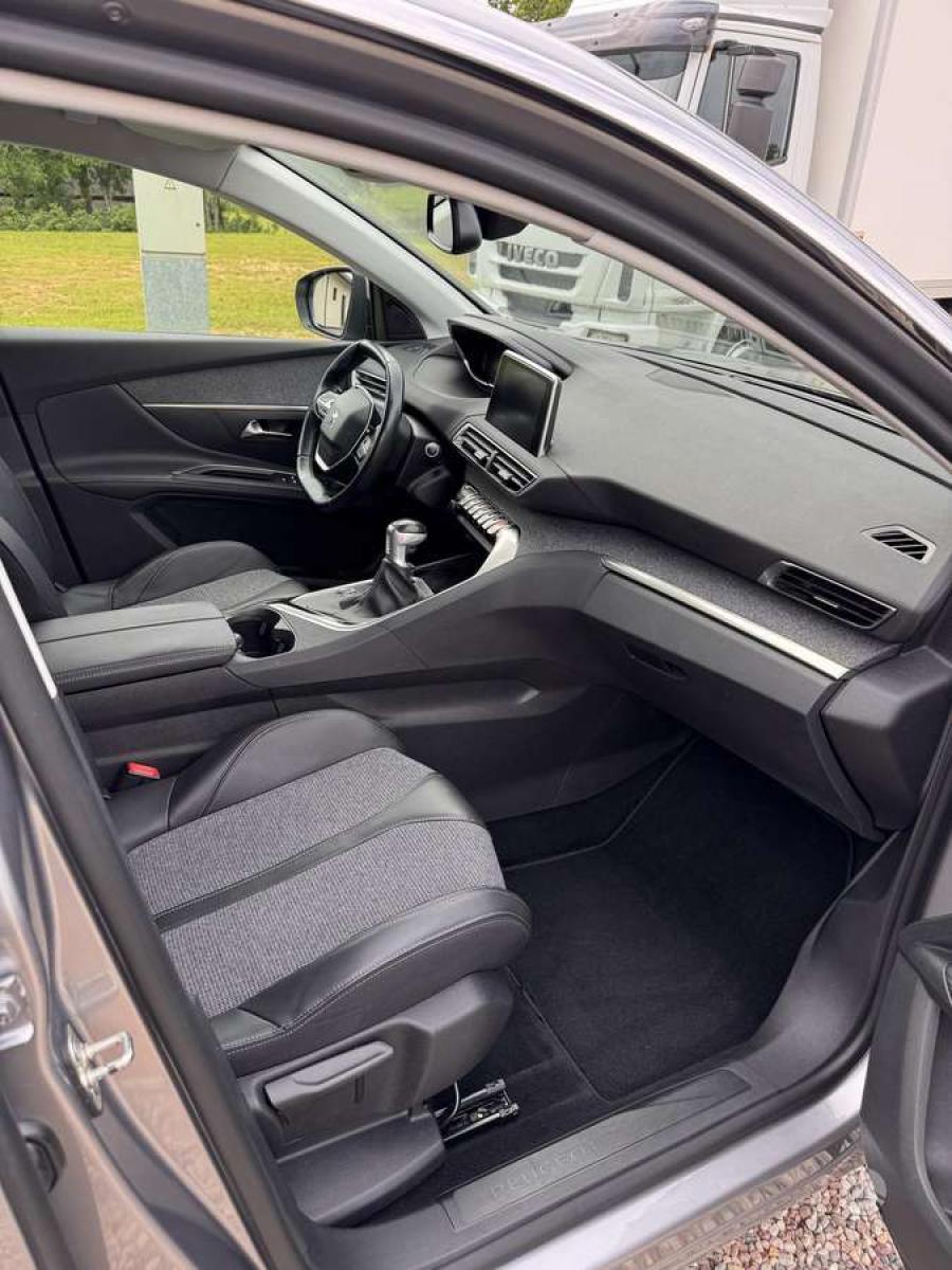 Grey Peugeot 5008 2018 in Vilnius, with an engine capacity of 1.20 L and mileage of 155 thousand km for 9350 €, photo 22 on AUTOMOTO.COM.LV