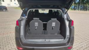 Pelēks Peugeot 5008 2018 Alūksne, ar dzinēja tilpumu 1.20 L un nobraukumu 0 tūkst. km par 8950 €, foto 33 vietnē AUTOMOTO.COM.LV