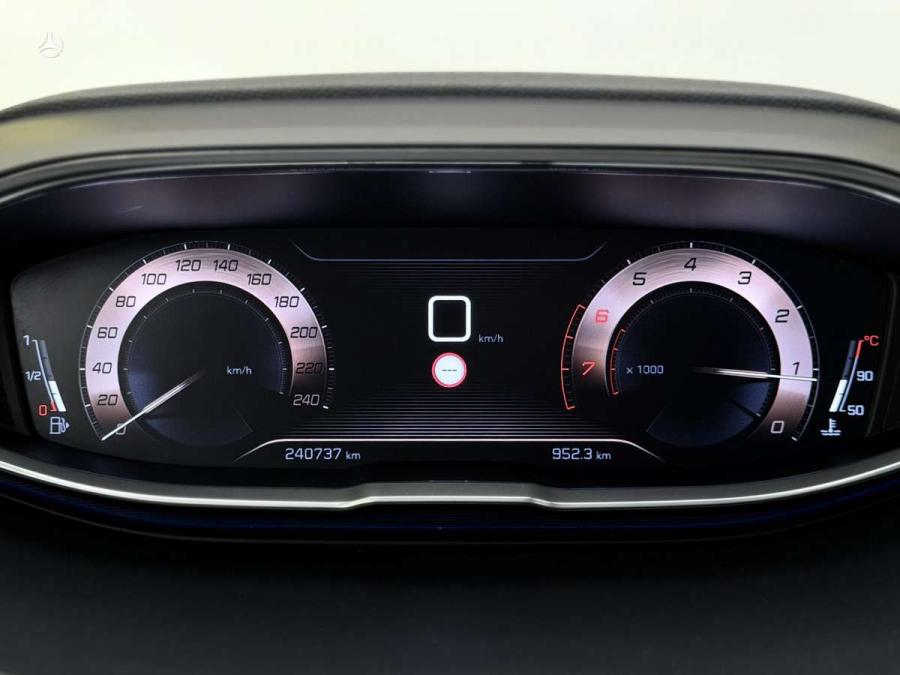 Pelēks Peugeot 5008 2018 Viļņa, ar dzinēja tilpumu 1.20 L un nobraukumu 241 tūkst. km par 9450 €, foto 33 vietnē AUTOMOTO.COM.LV