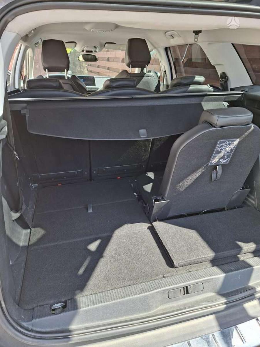 Grey Peugeot 5008 2018 in Klaipeda, with an engine capacity of 2.00 L and mileage of 268 thousand km for 12690 €, photo 9 on AUTOMOTO.COM.LV
