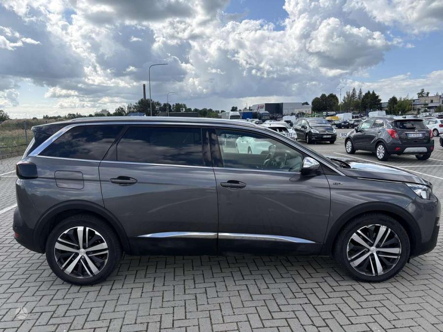 Grey Peugeot 5008 2018 in Taurage, with an engine capacity of 2.00 L and mileage of 289 thousand km for 11900 €, photo 4 on AUTOMOTO.COM.LV