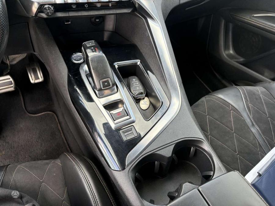 Grey Peugeot 5008 2018 in Taurage, with an engine capacity of 2.00 L and mileage of 289 thousand km for 11900 €, photo 15 on AUTOMOTO.COM.LV
