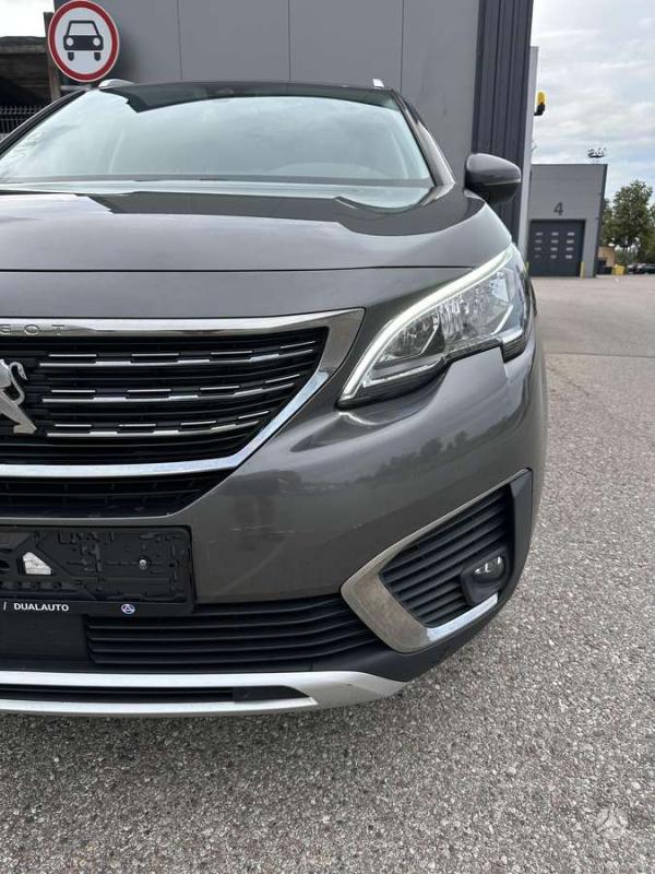 Grey Peugeot 5008 2018 in Marijampole, with an engine capacity of 1.56 L and mileage of 240 thousand km for 8750 €, photo 3 on AUTOMOTO.COM.LV