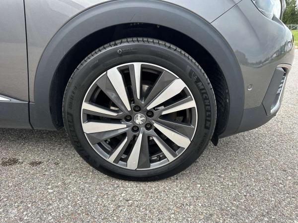 Grey Peugeot 5008 2018 in Marijampole, with an engine capacity of 1.56 L and mileage of 240 thousand km for 8750 €, photo 5 on AUTOMOTO.COM.LV