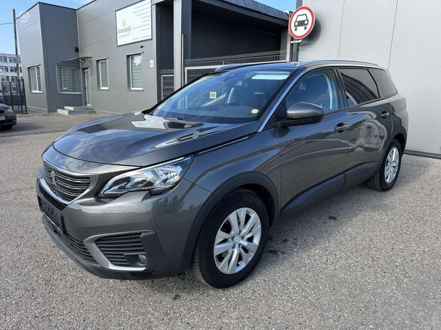 Grey Peugeot 5008 2018 in Marijampole, with an engine capacity of 1.20 L and mileage of 155 thousand km for 7250 €, photo 1 on AUTOMOTO.COM.LV