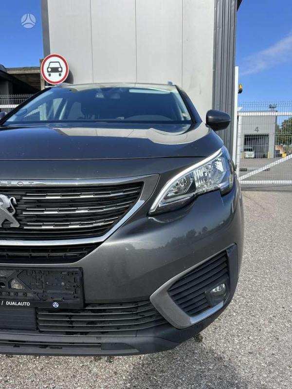 Grey Peugeot 5008 2018 in Marijampole, with an engine capacity of 1.20 L and mileage of 155 thousand km for 7250 €, photo 3 on AUTOMOTO.COM.LV