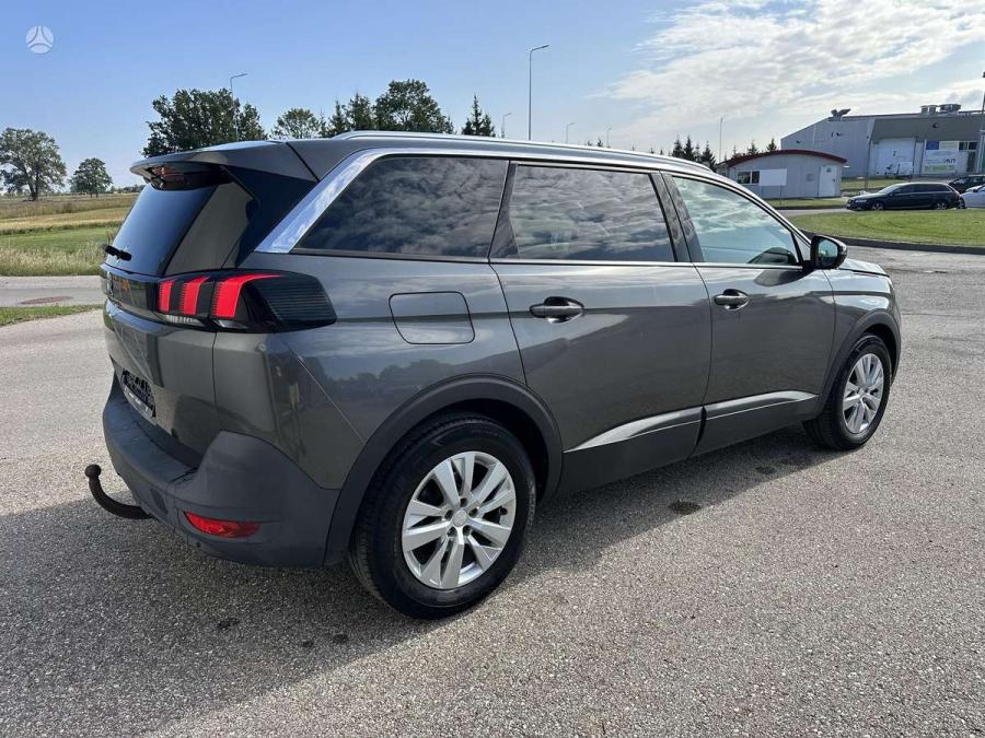 Grey Peugeot 5008 2018 in Marijampole, with an engine capacity of 1.20 L and mileage of 155 thousand km for 7250 €, photo 5 on AUTOMOTO.COM.LV