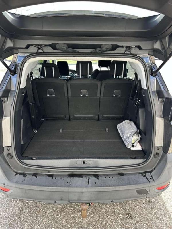 Grey Peugeot 5008 2018 in Marijampole, with an engine capacity of 1.20 L and mileage of 155 thousand km for 7250 €, photo 7 on AUTOMOTO.COM.LV