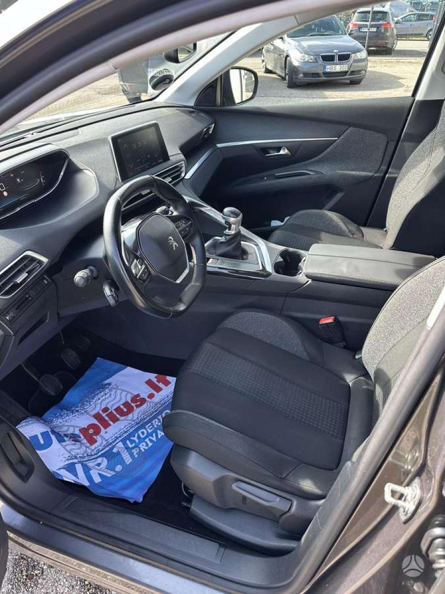 Grey Peugeot 5008 2018 in Marijampole, with an engine capacity of 1.20 L and mileage of 155 thousand km for 7250 €, photo 10 on AUTOMOTO.COM.LV