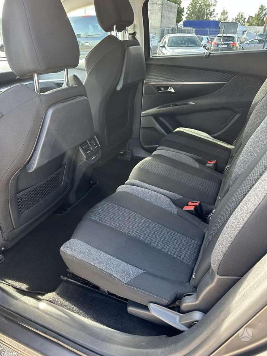 Grey Peugeot 5008 2018 in Marijampole, with an engine capacity of 1.20 L and mileage of 155 thousand km for 7250 €, photo 13 on AUTOMOTO.COM.LV