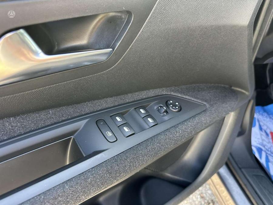 Grey Peugeot 5008 2018 in Marijampole, with an engine capacity of 1.20 L and mileage of 155 thousand km for 7250 €, photo 14 on AUTOMOTO.COM.LV