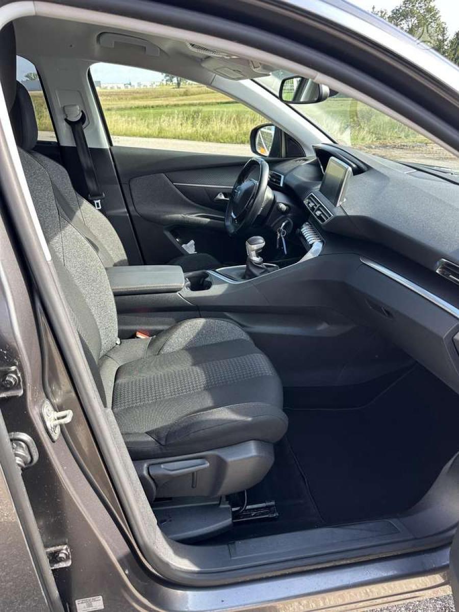 Grey Peugeot 5008 2018 in Marijampole, with an engine capacity of 1.20 L and mileage of 155 thousand km for 7250 €, photo 15 on AUTOMOTO.COM.LV