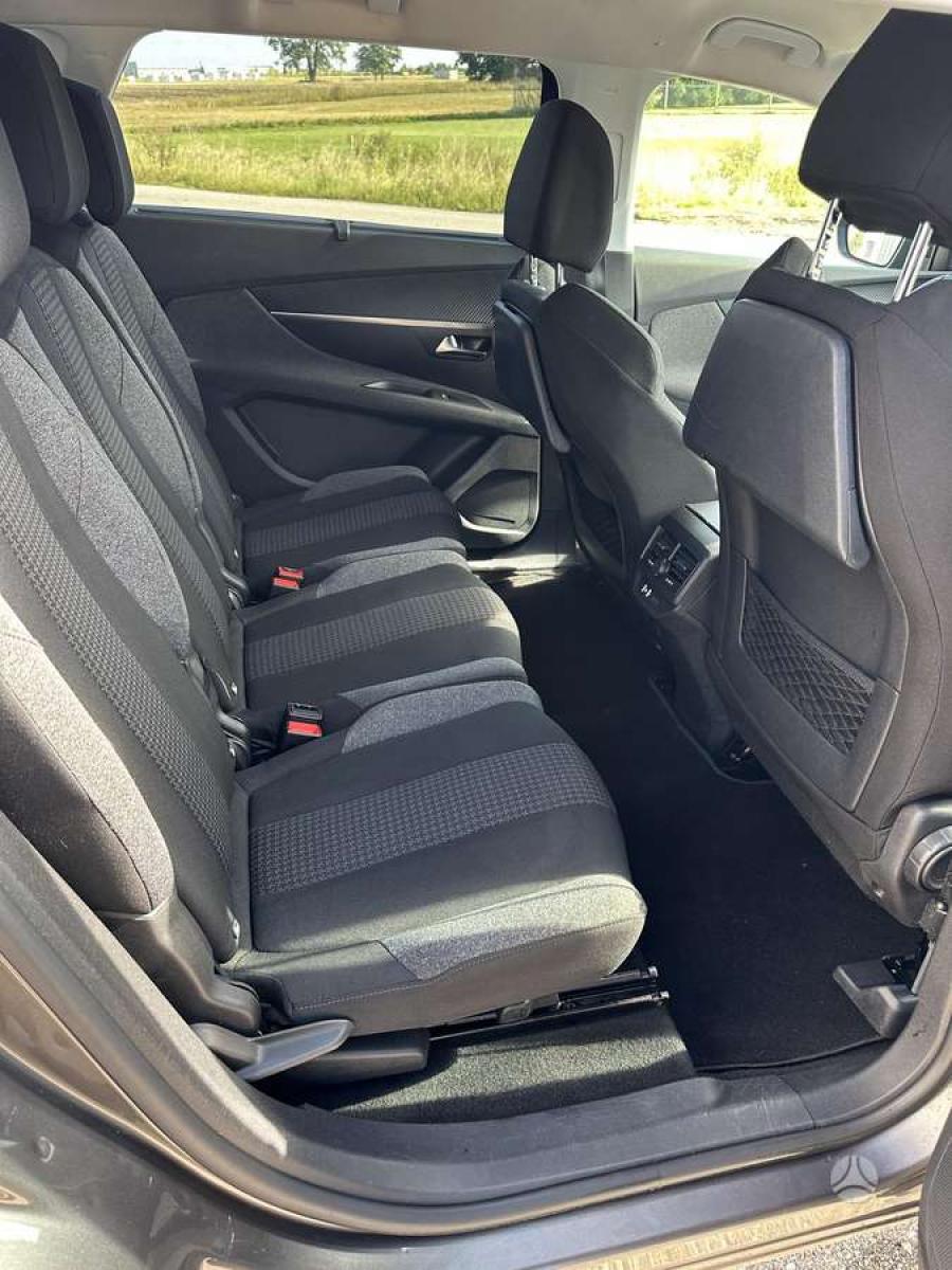 Grey Peugeot 5008 2018 in Marijampole, with an engine capacity of 1.20 L and mileage of 155 thousand km for 7250 €, photo 16 on AUTOMOTO.COM.LV
