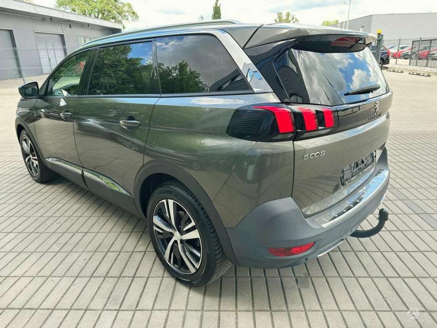 Grey Peugeot 5008 2018 in Kaunas, with an engine capacity of 1.20 L and mileage of 177 thousand km for 10300 €, photo 5 on AUTOMOTO.COM.LV