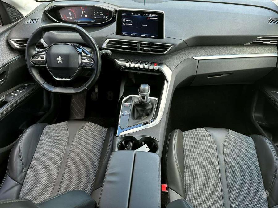 Grey Peugeot 5008 2018 in Kaunas, with an engine capacity of 1.20 L and mileage of 177 thousand km for 10300 €, photo 10 on AUTOMOTO.COM.LV