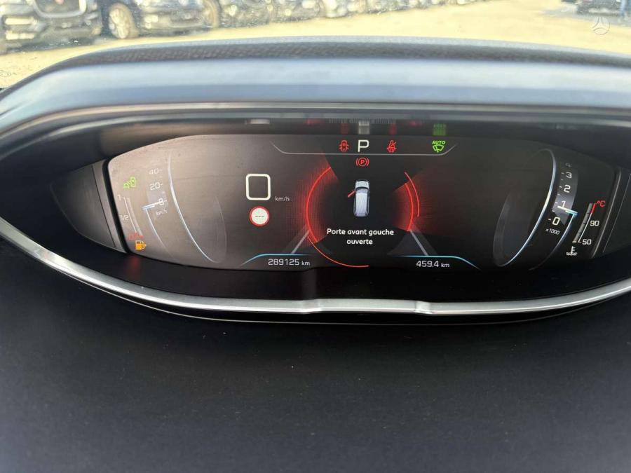 Grey Peugeot 5008 2018 in Taurage, with an engine capacity of 2.00 L and mileage of 290 thousand km for 10700 €, photo 17 on AUTOMOTO.COM.LV