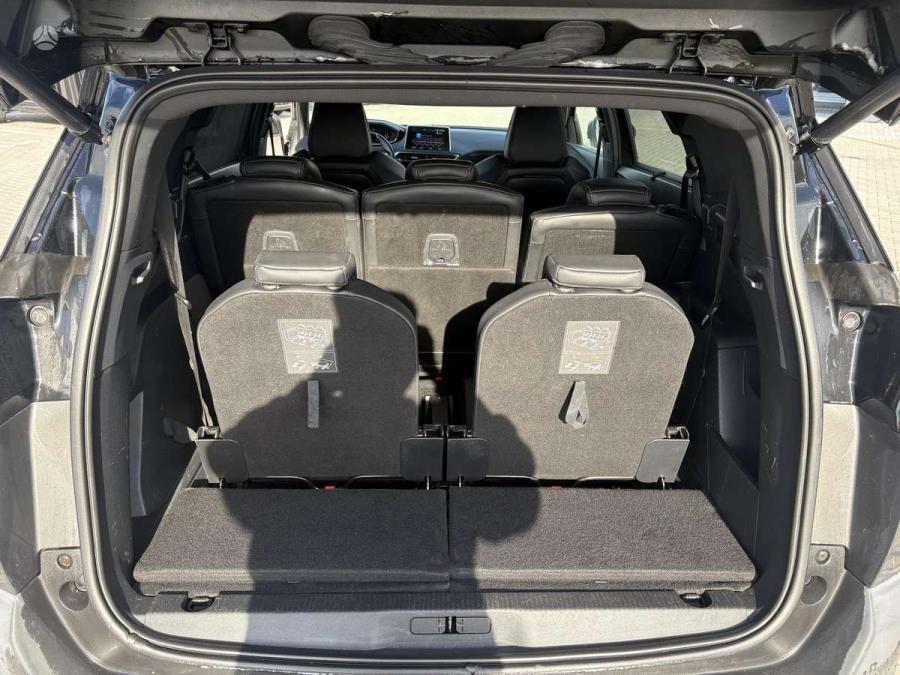 Grey Peugeot 5008 2018 in Taurage, with an engine capacity of 2.00 L and mileage of 290 thousand km for 10700 €, photo 23 on AUTOMOTO.COM.LV