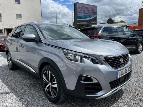 Grey Peugeot 5008 2019 in Kaunas, with an engine capacity of 1.20 L and mileage of 95 thousand km for 22738 €, photo 1 on AUTOMOTO.COM.LV