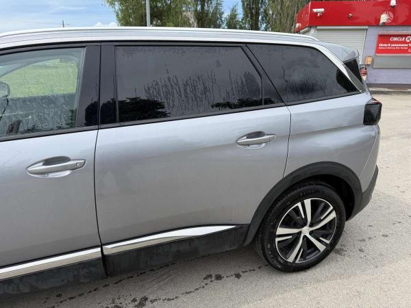 Grey Peugeot 5008 2019 in Taurage, with an engine capacity of 1.20 L and mileage of 176 thousand km for 11200 €, photo 3 on AUTOMOTO.COM.LV