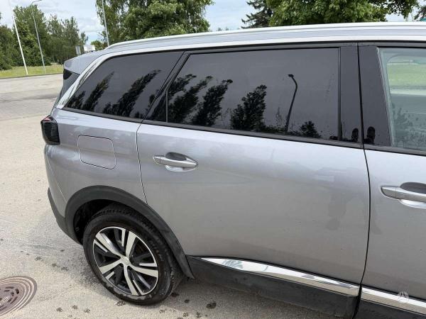 Grey Peugeot 5008 2019 in Taurage, with an engine capacity of 1.20 L and mileage of 176 thousand km for 11200 €, photo 7 on AUTOMOTO.COM.LV